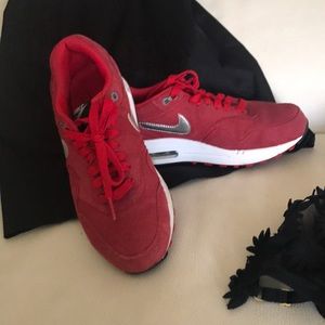 Women's Nike Shoes on Poshmark